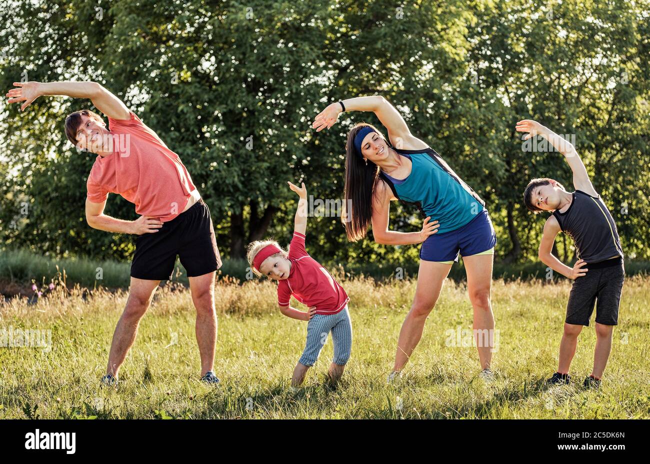 Healthy family hi-res stock photography and images - Alamy