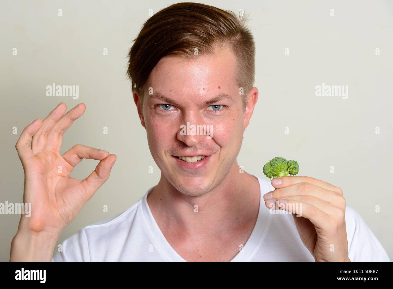 Happy broccoli smiling face hi-res stock photography and images - Alamy
