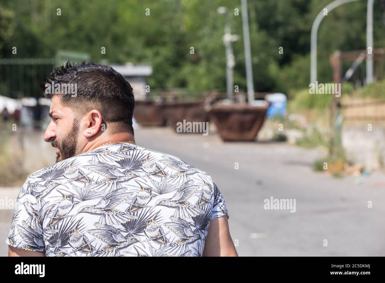 Roma camp and italy hi-res stock photography and images - Alamy