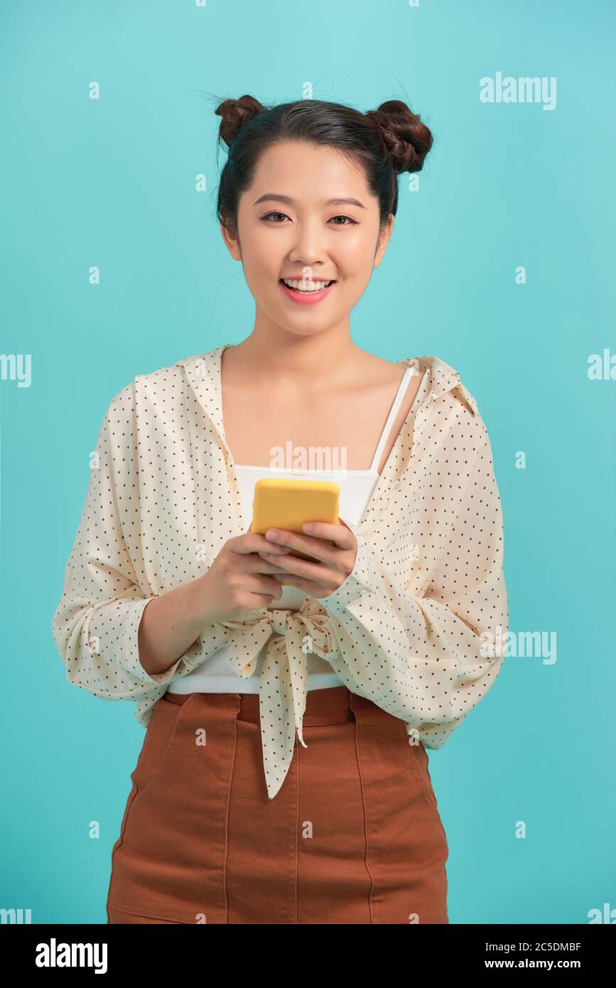 Happy teenage girl texting message on cellphone Stock Photo - Alamy