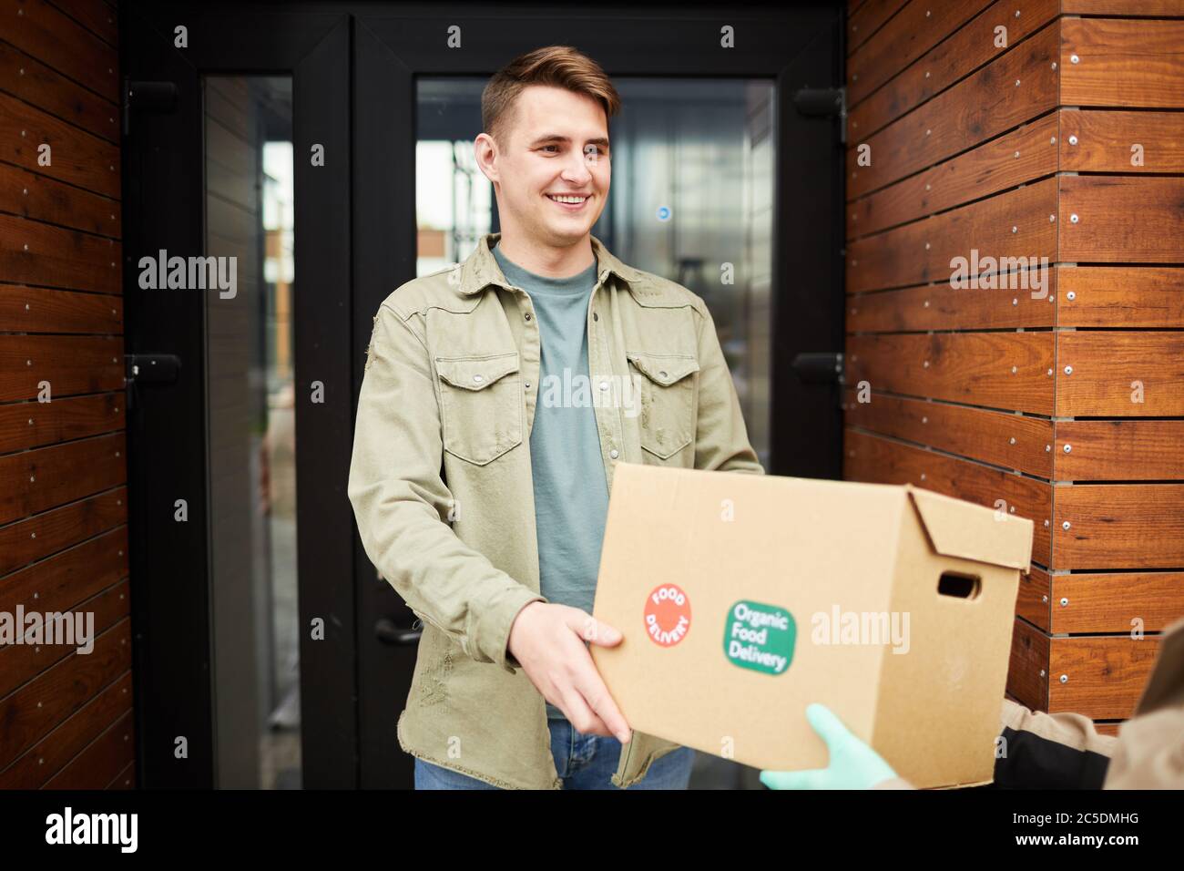 Food and clothing distribution hi-res stock photography and images - Alamy
