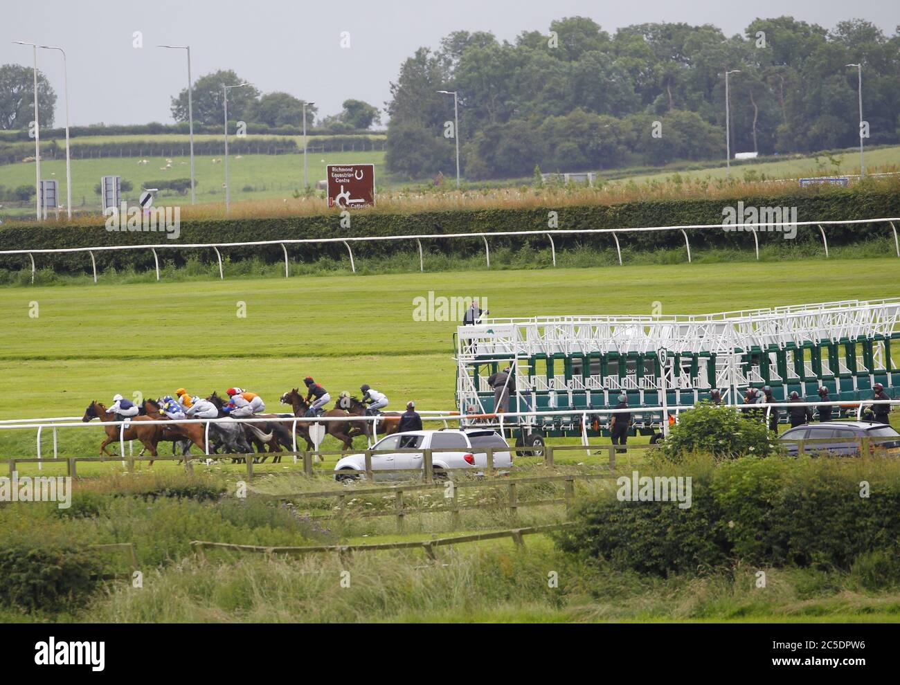 Runners and riders in the Follow @catterickraces On Twitter Handicap at ...