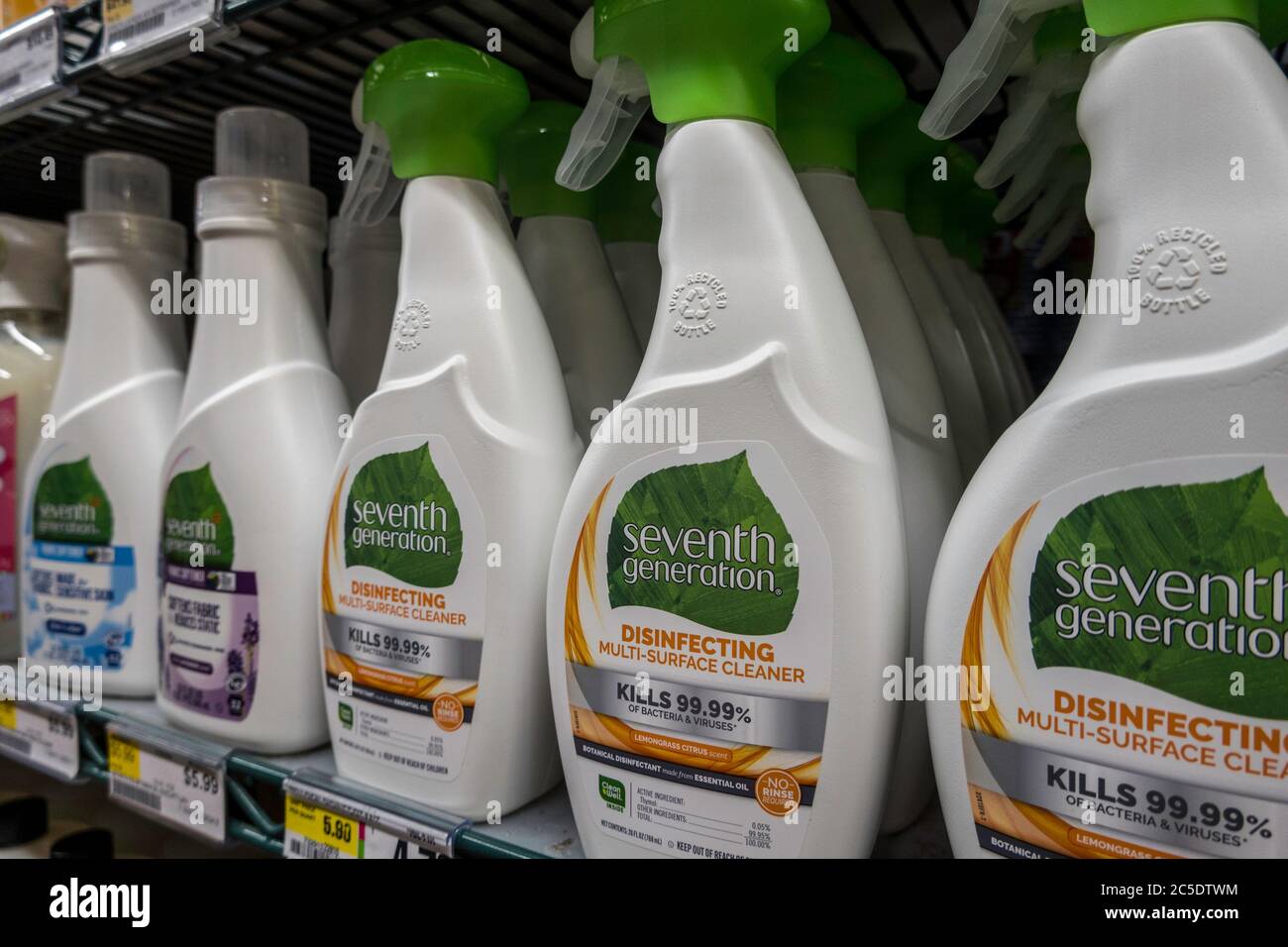 Supermarket cleaner hi-res stock photography and images - Alamy