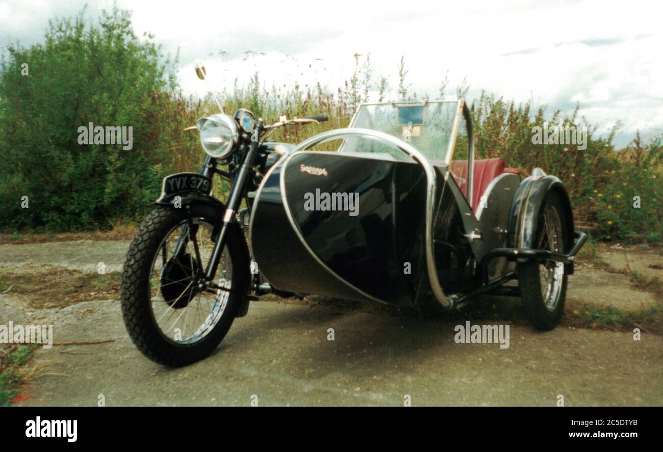 Ariel Square Four and Garrard Sidecar outfit Stock Photo - Alamy