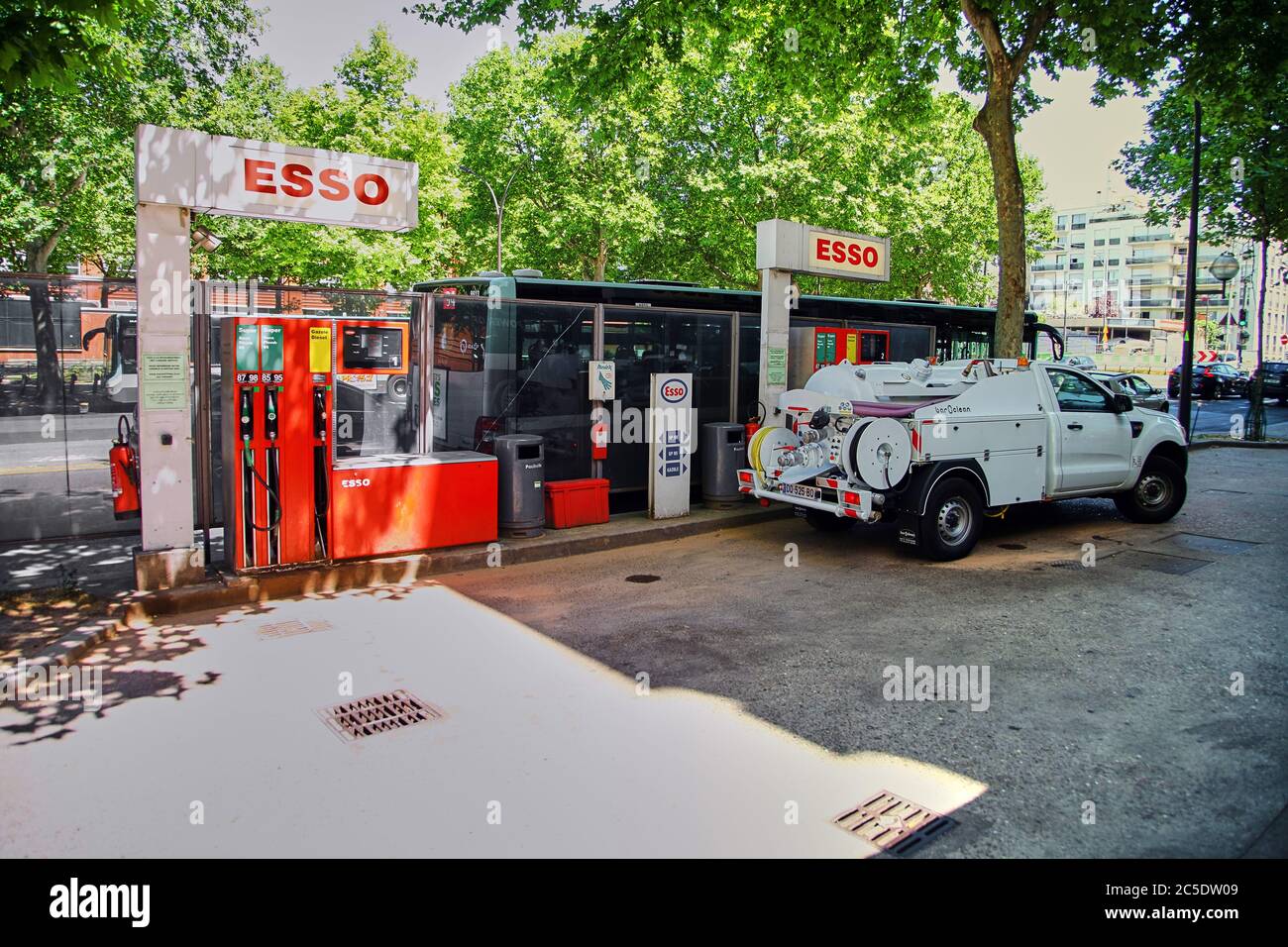 Esso gas station hi-res stock photography and images - Alamy