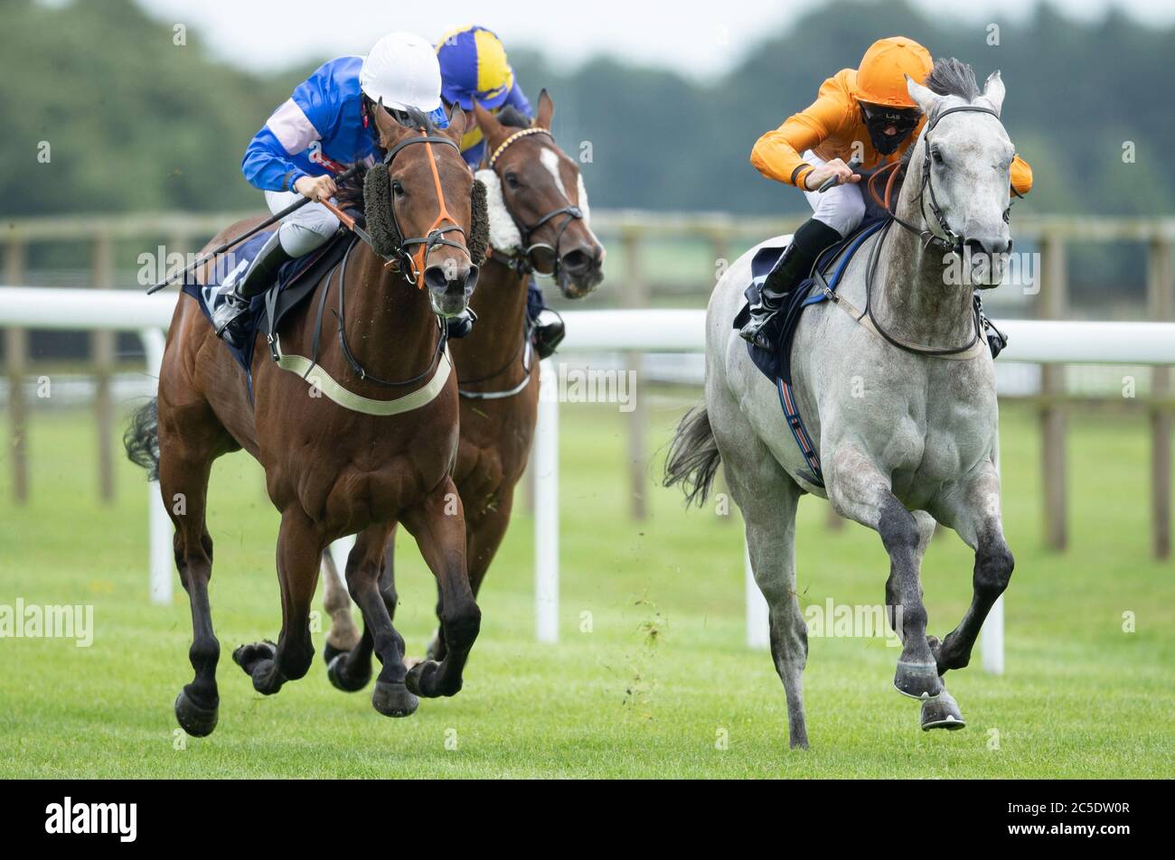 Cappananty Con ridden by Rhys Clutterbuck (right) wins the Tadwick ...