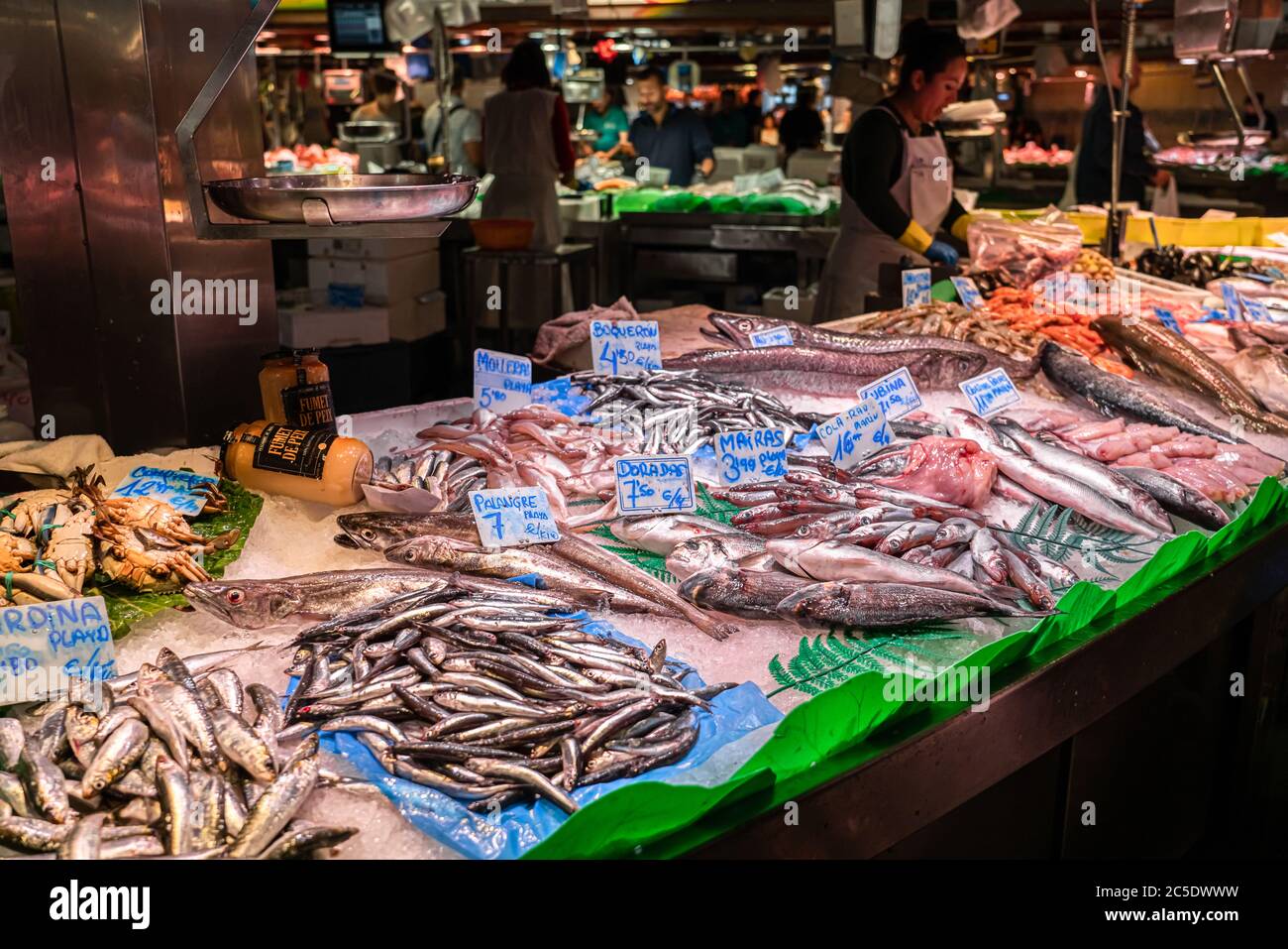 BARCELONA, SPAIN - JUNE 06, 2019: Fresh Fish And Seafood On Ice In Fish ...