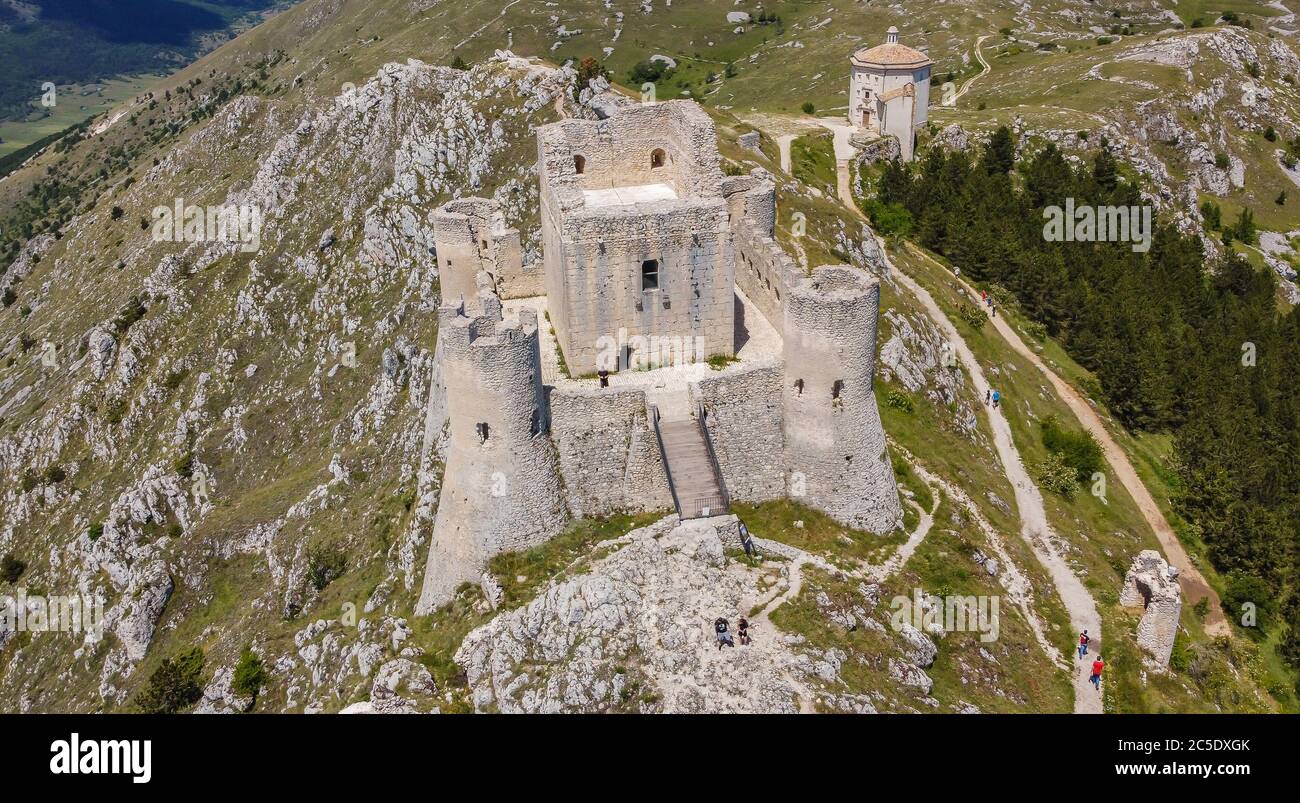 Ancient Medieval castle of Rocca Calascio - l'Aquila district, Abruzzo ...