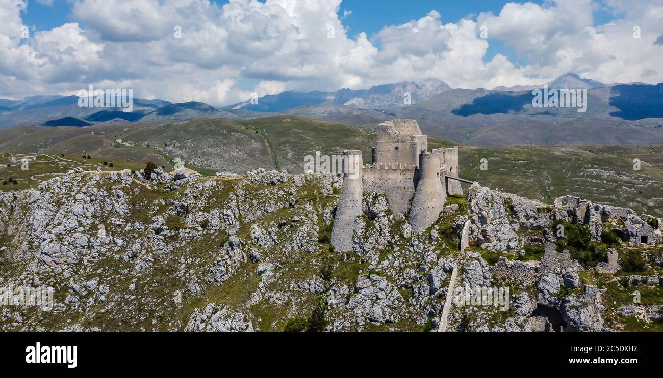 Ancient Medieval castle of Rocca Calascio - l'Aquila district, Abruzzo ...