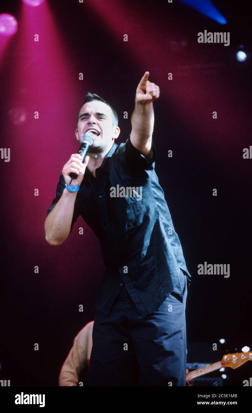 Robbie williams hi-res stock photography and images - Alamy