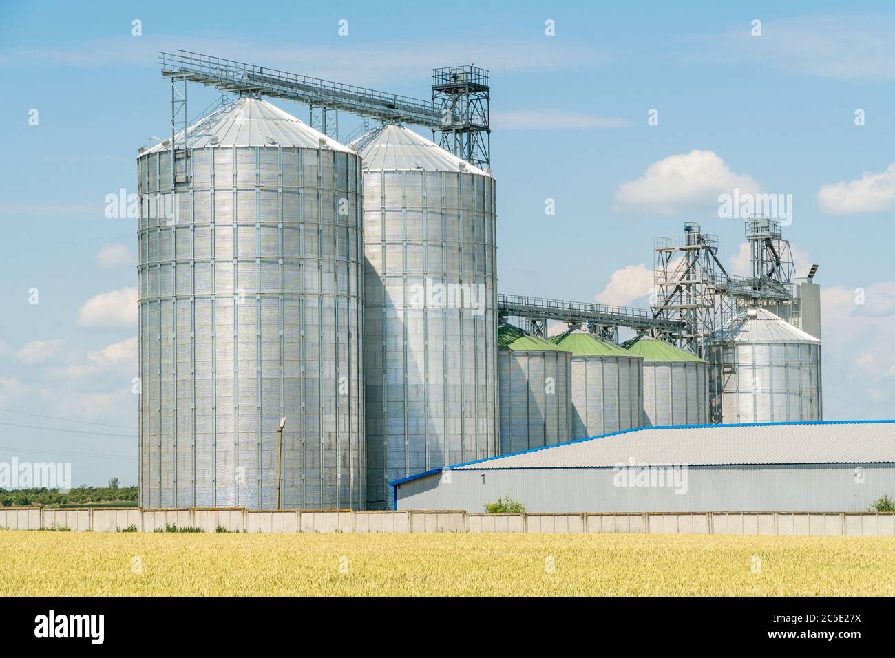 Modern grain elevator hi-res stock photography and images - Alamy