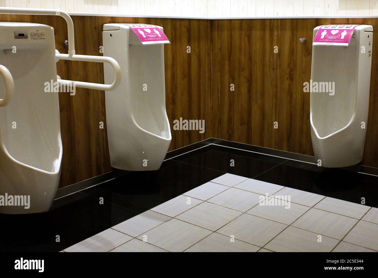 People following emergency sign hi-res stock photography and images - Alamy