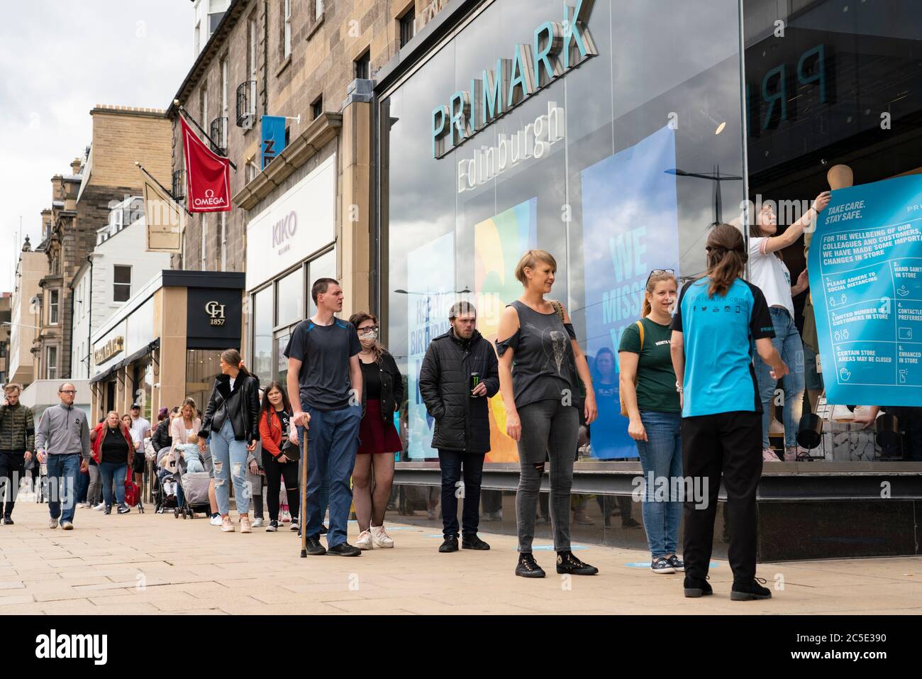 Primark shoppers hi-res stock photography and images - Alamy