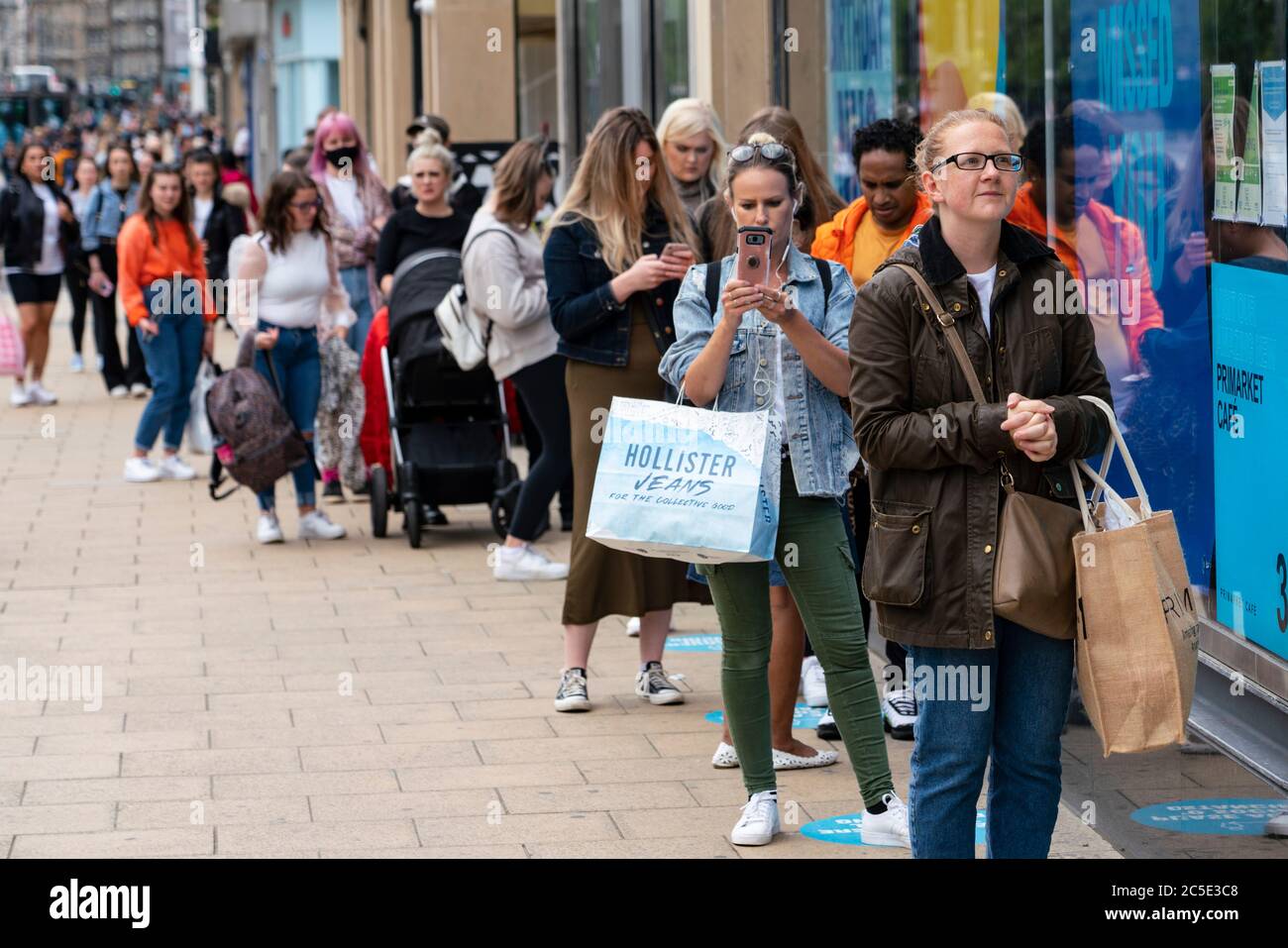 Primark queue hi-res stock photography and images - Alamy