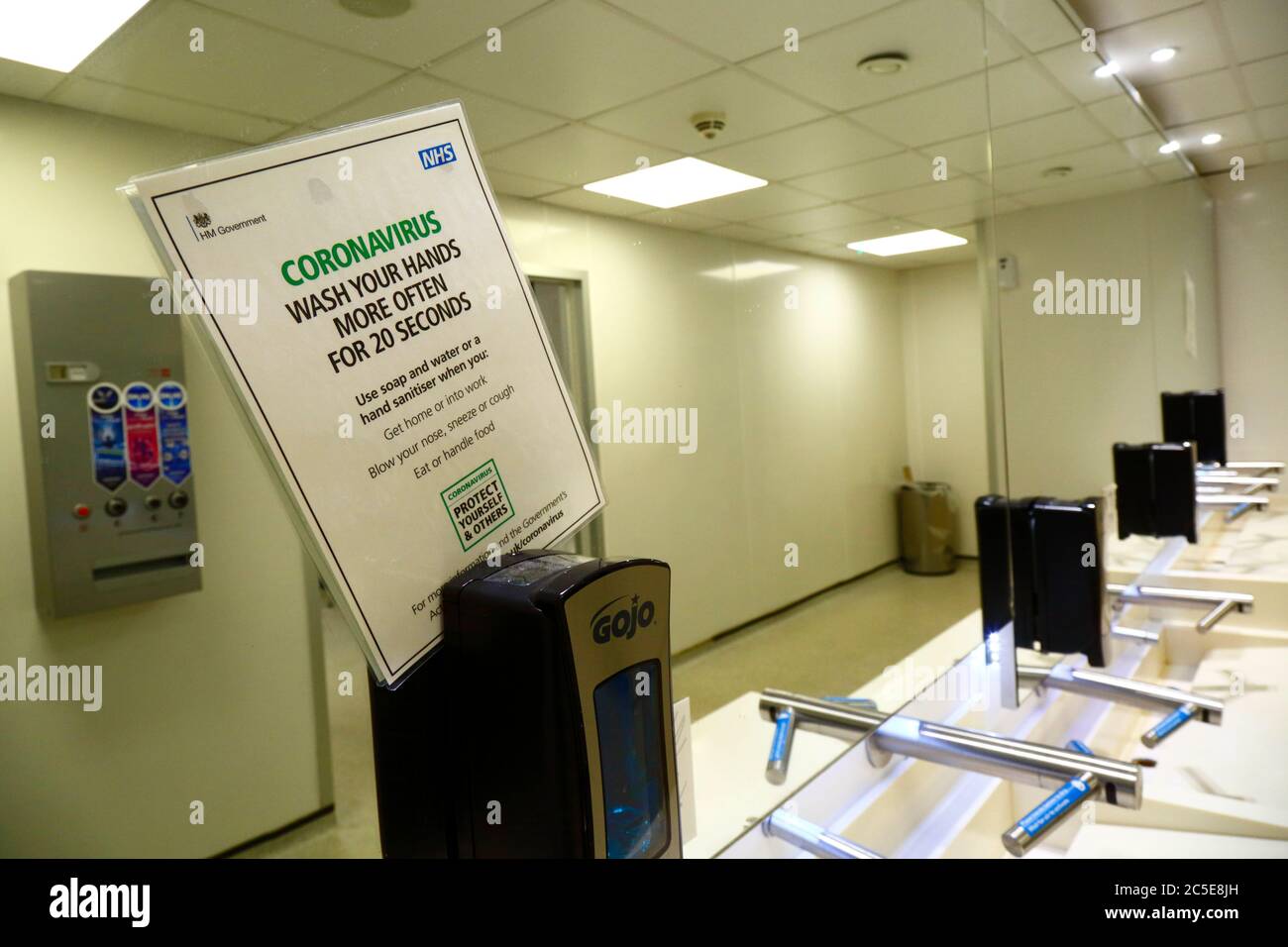 Hand wash basin signs hi-res stock photography and images - Alamy