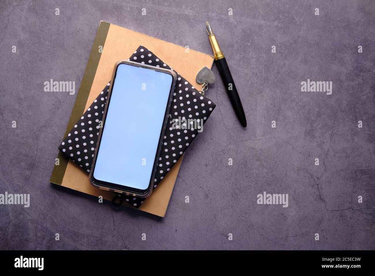 smart phone with empty screen on notepad Stock Photo - Alamy