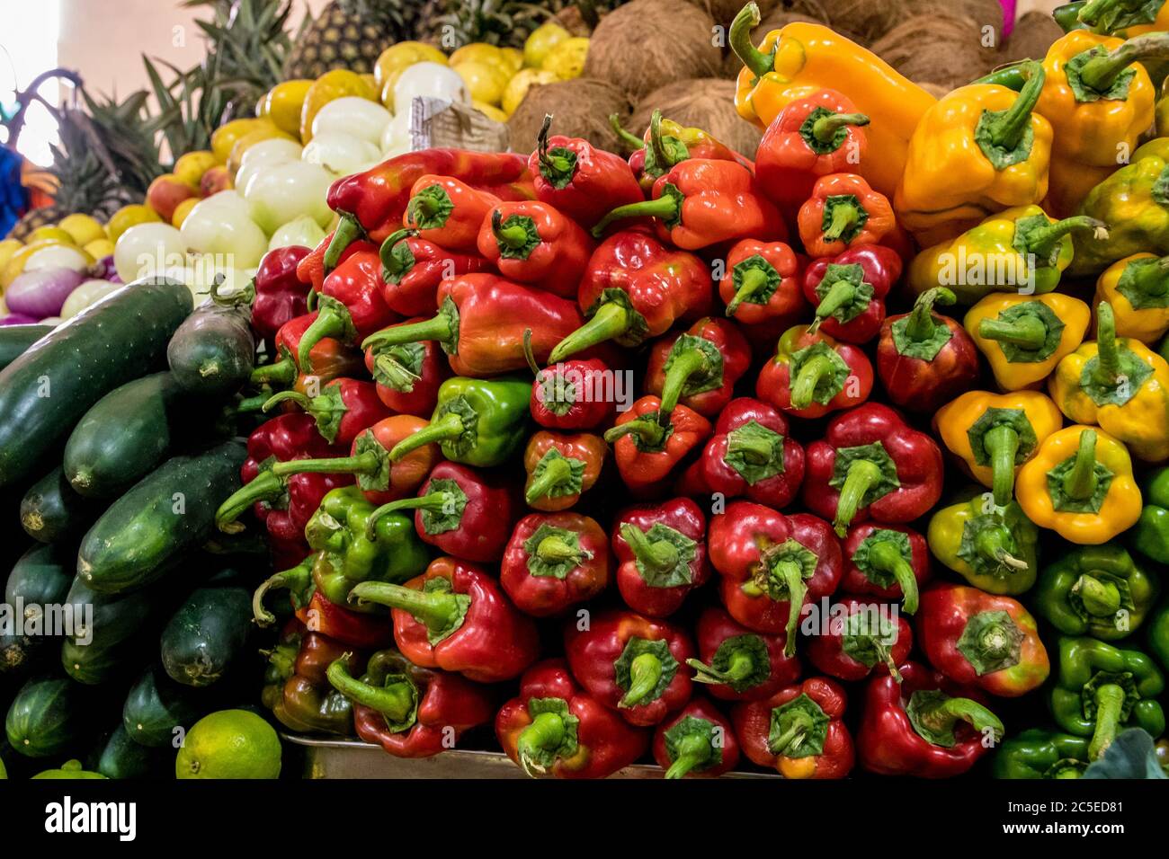 Ecuador cuenca flower market hi-res stock photography and images - Alamy