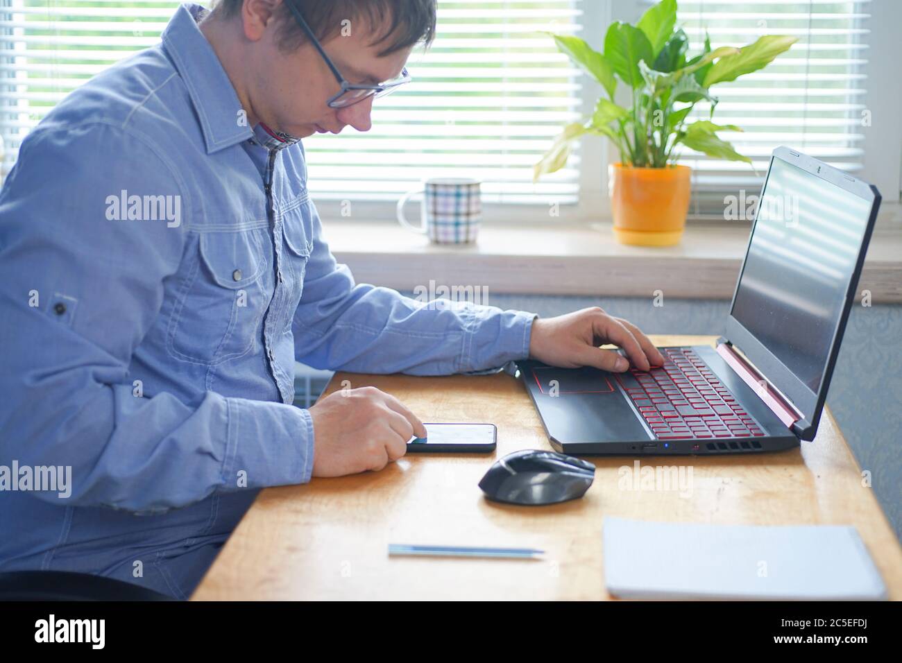 Professional desk study hi-res stock photography and images - Alamy
