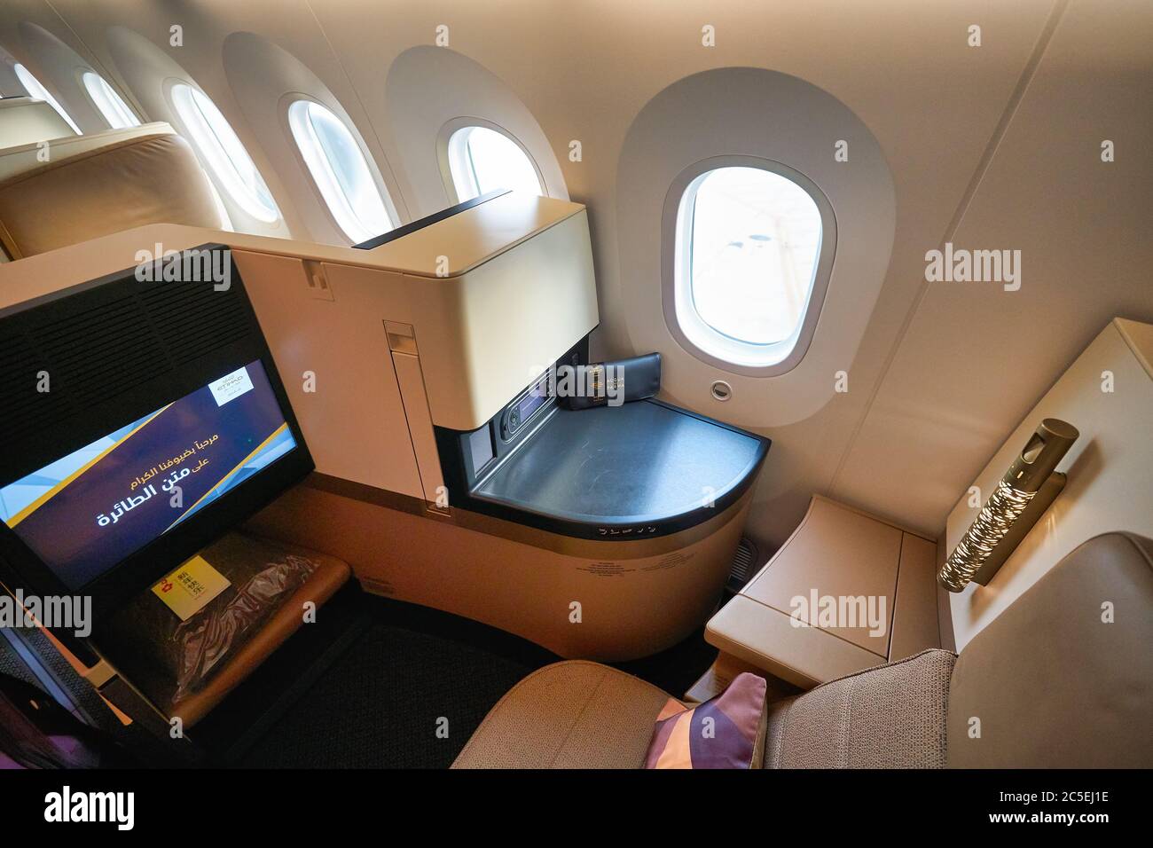 Boeing 787 dreamliner interior hi-res stock photography and images - Alamy