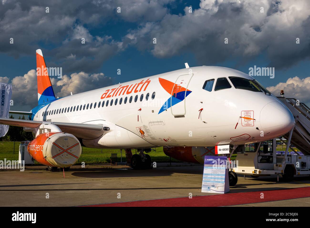 Modern passenger aircraft hi-res stock photography and images - Alamy