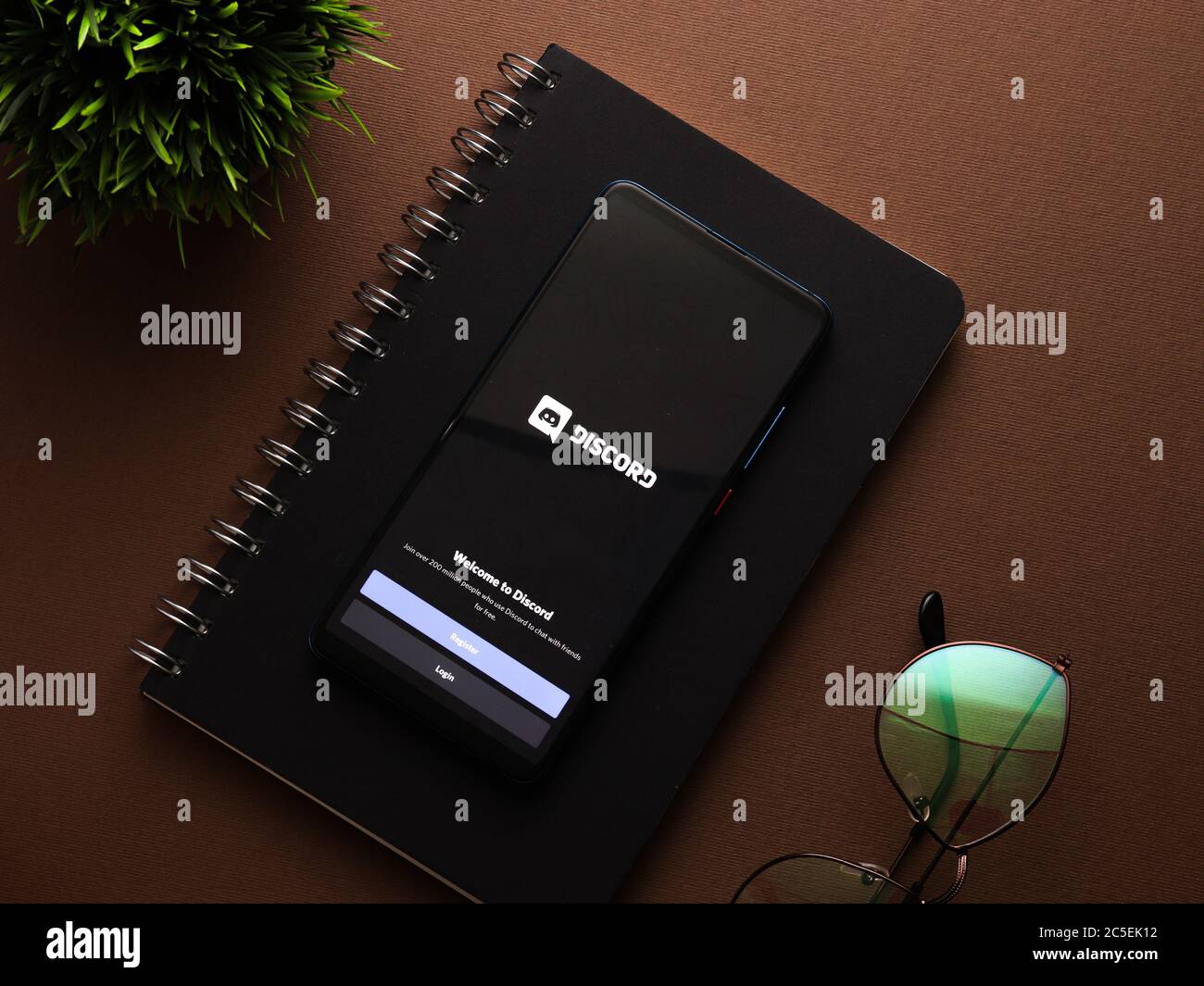 Discord gaming hi-res stock photography and images - Alamy