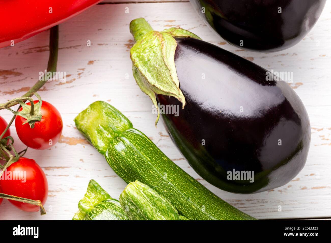 Spring onion tomatoes garlic hi-res stock photography and images - Alamy