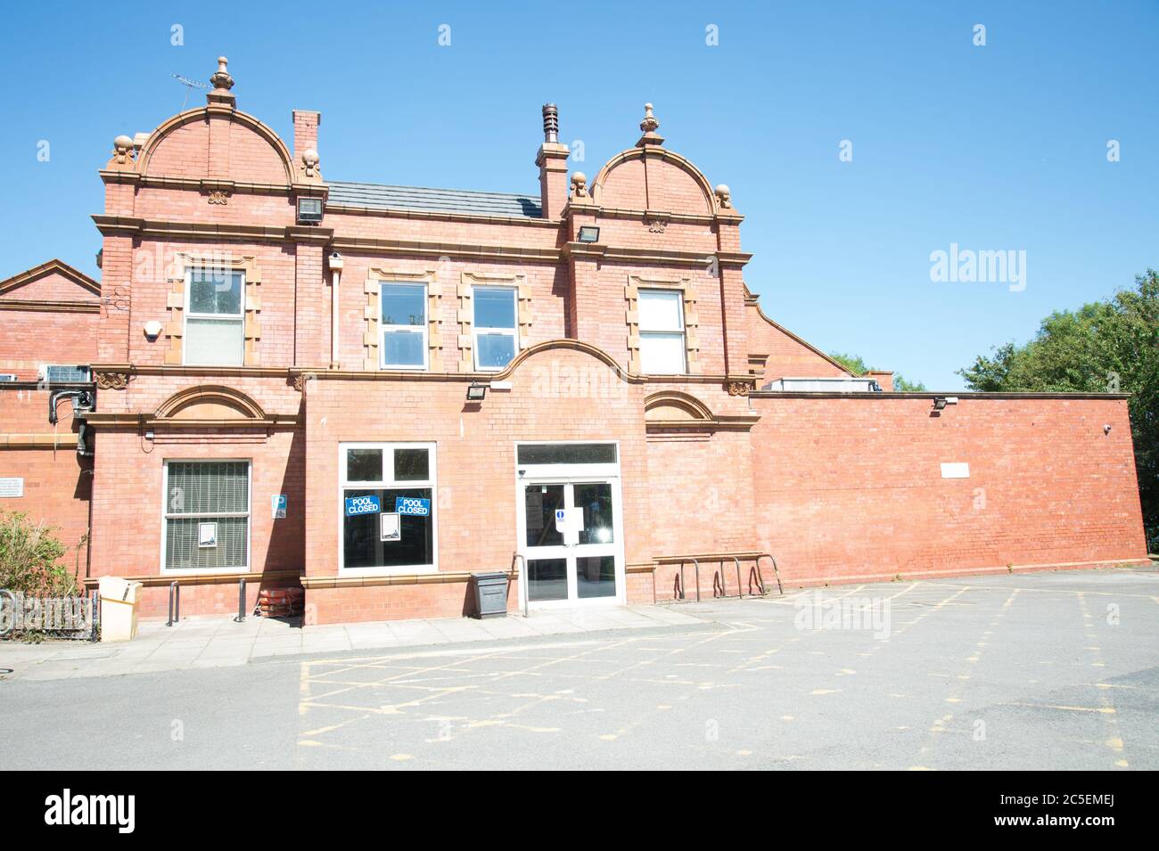 Guinea gap pool and leisure centre hi-res stock photography and images ...