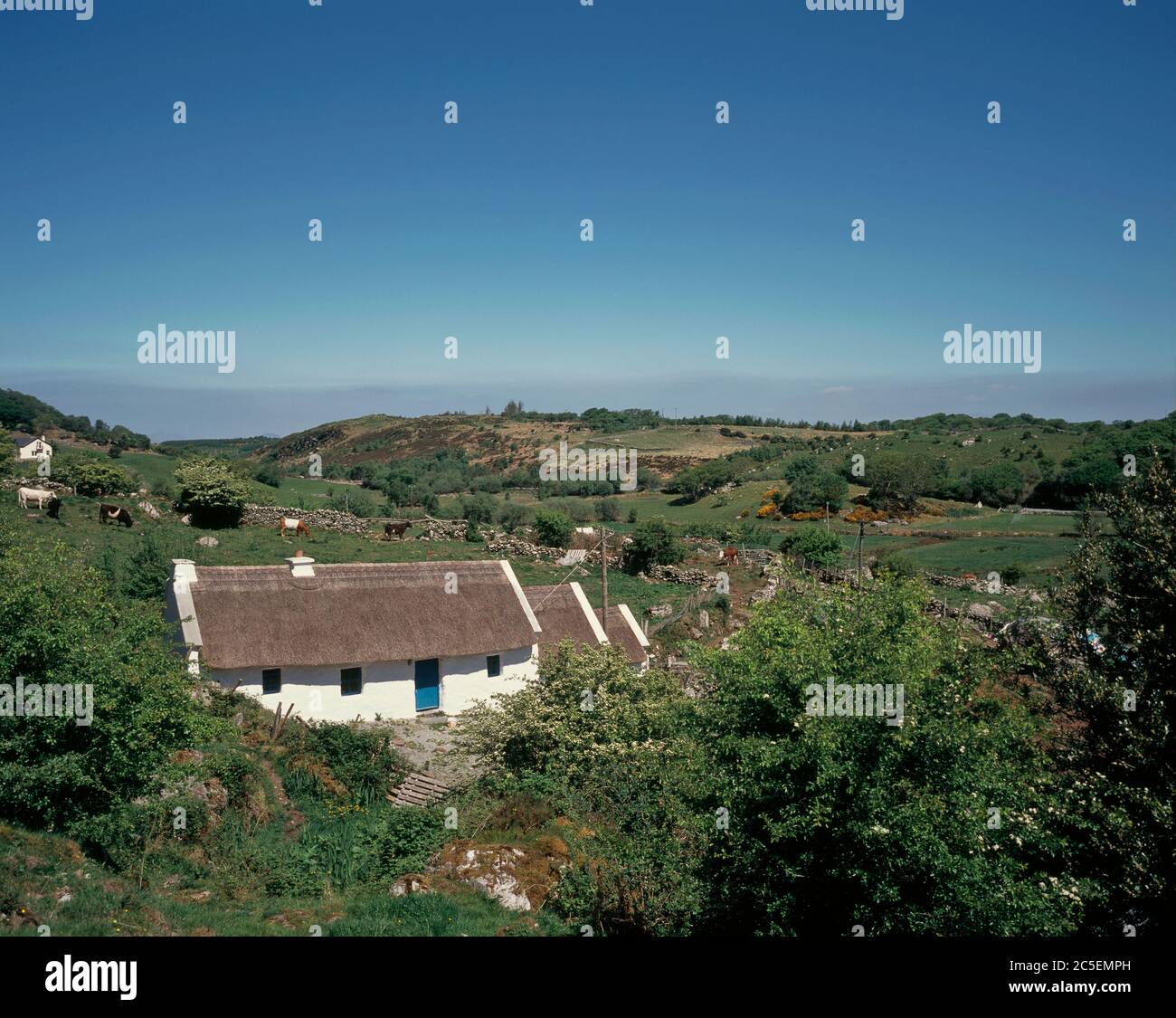 Irish historic cottage hi-res stock photography and images - Alamy