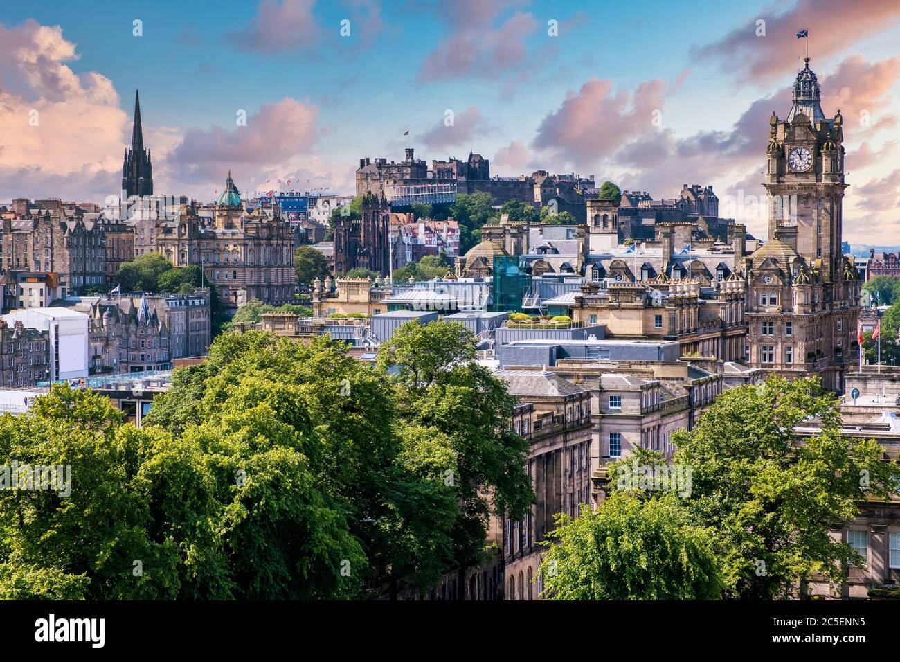 Famous edinburgh landmarks hi-res stock photography and images - Alamy