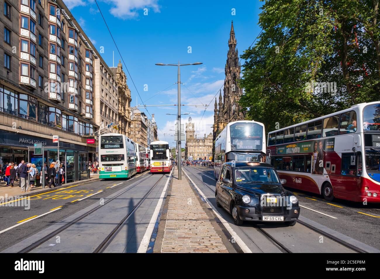 People shopping on princes street in edinburgh hi-res stock photography ...