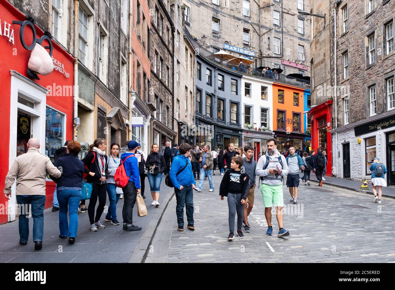 Edinburgh victoria street hi-res stock photography and images - Alamy