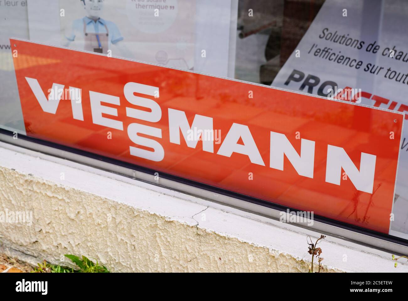 Bordeaux , Aquitaine / France - 06 14 2020 : Viessmann logo sign on ...