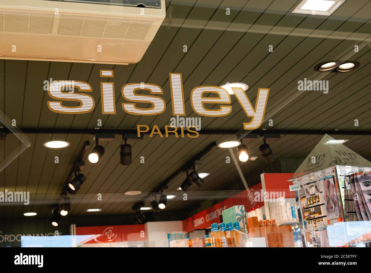 Bordeaux , Aquitaine / France - 06 14 2020 : Sisley Paris logo sign for ...