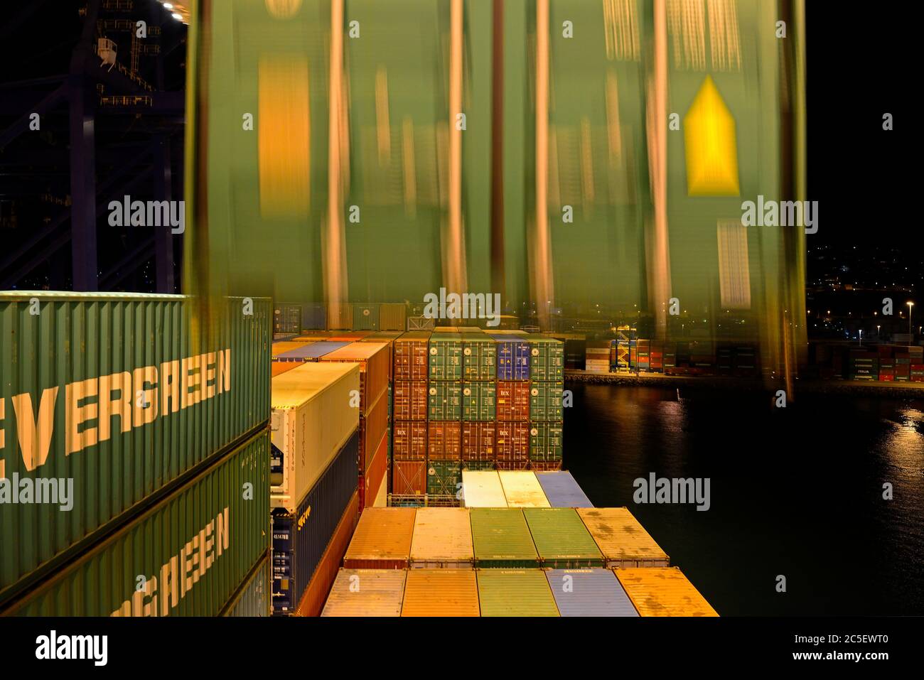 Cosco containerschiffe hi-res stock photography and images - Alamy