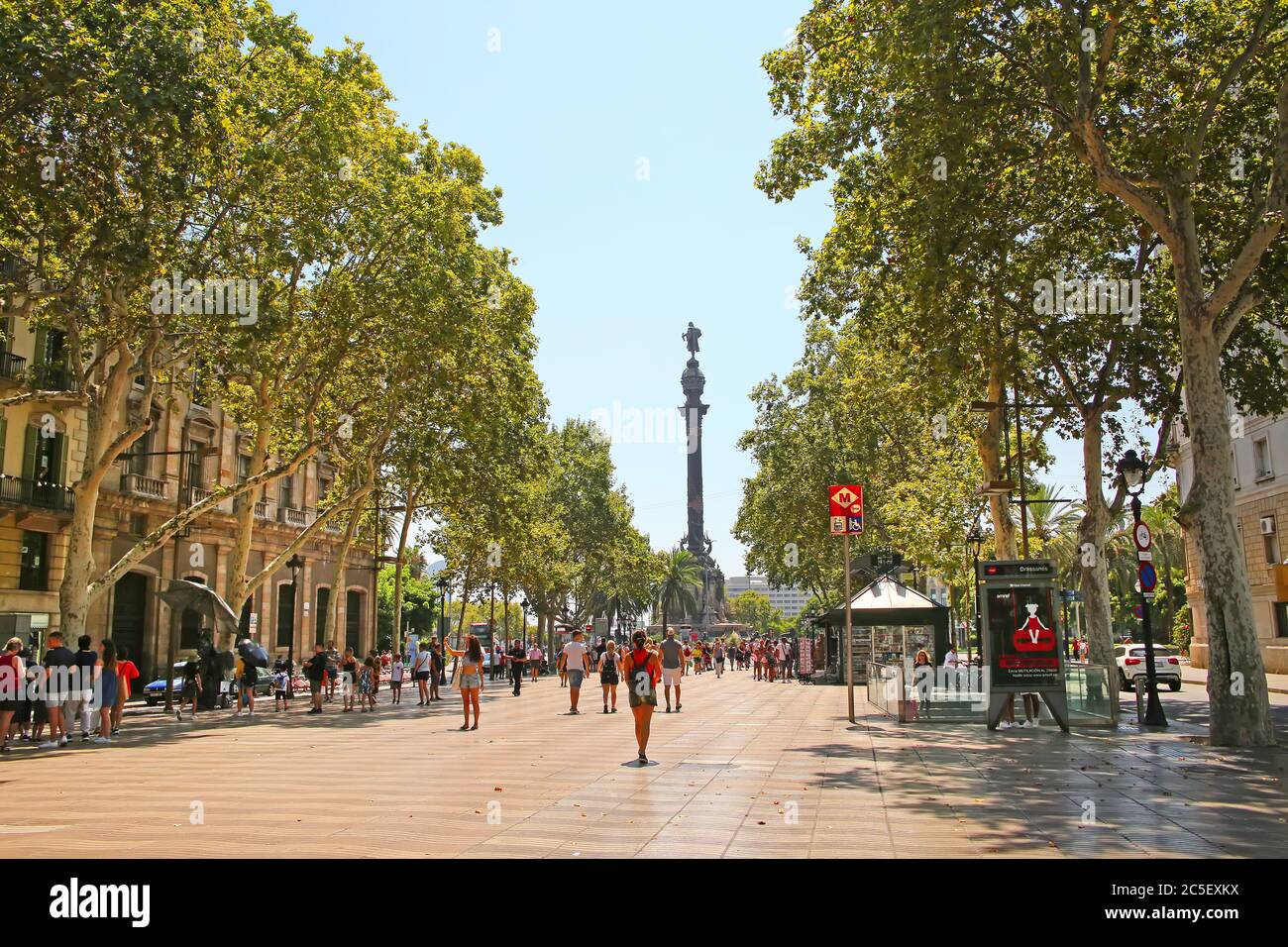 Downtown tree lined street hi-res stock photography and images - Alamy