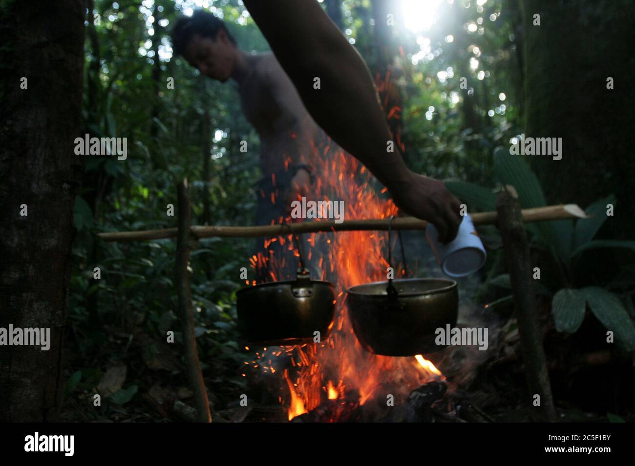 Huaorani man hi-res stock photography and images - Alamy