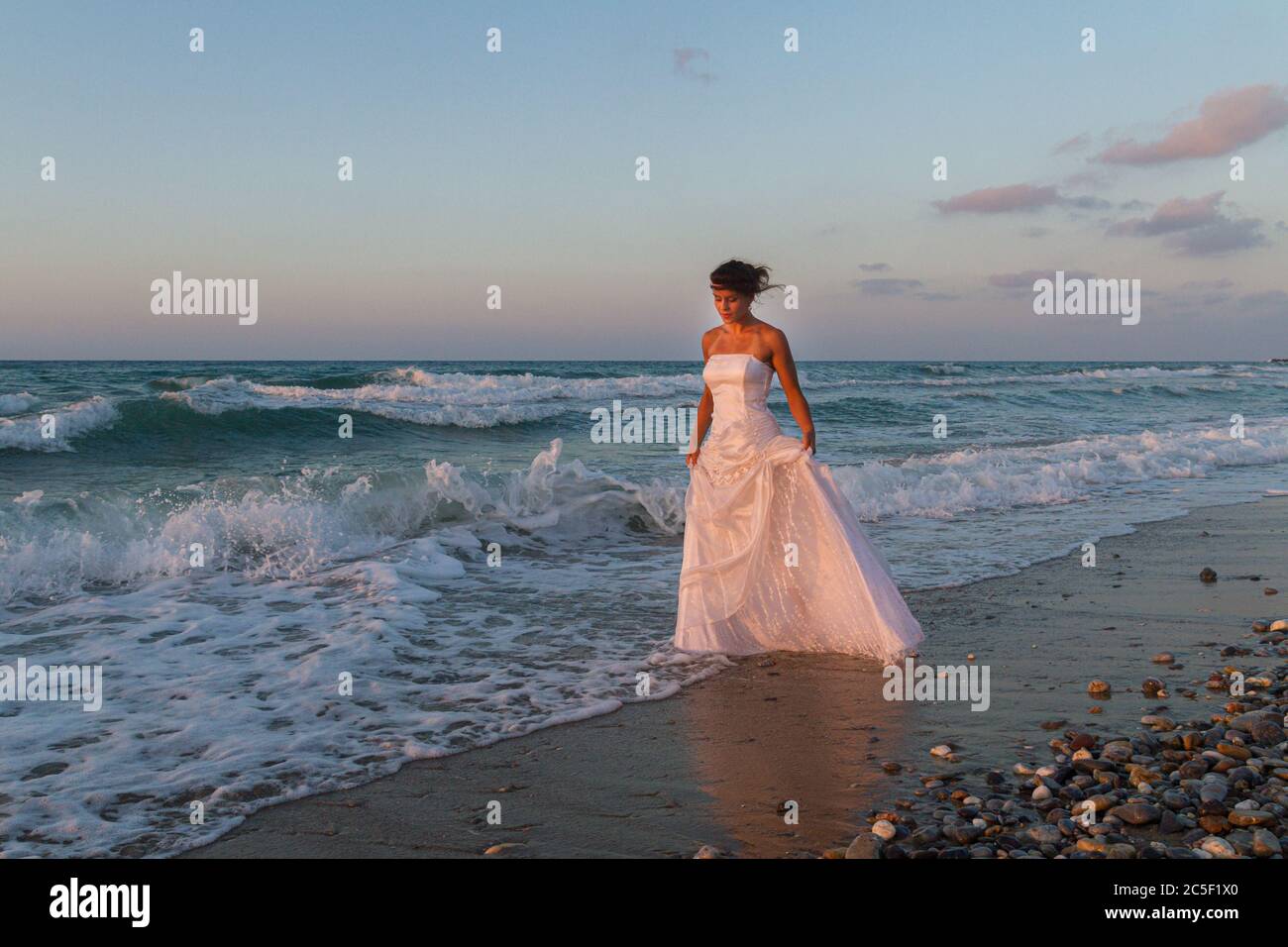 Wedding bride barefoot hi-res stock photography and images - Alamy