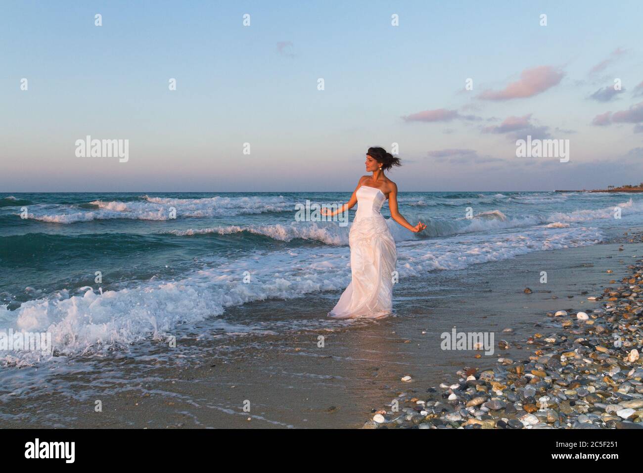 Wet wedding hi-res stock photography and images - Alamy