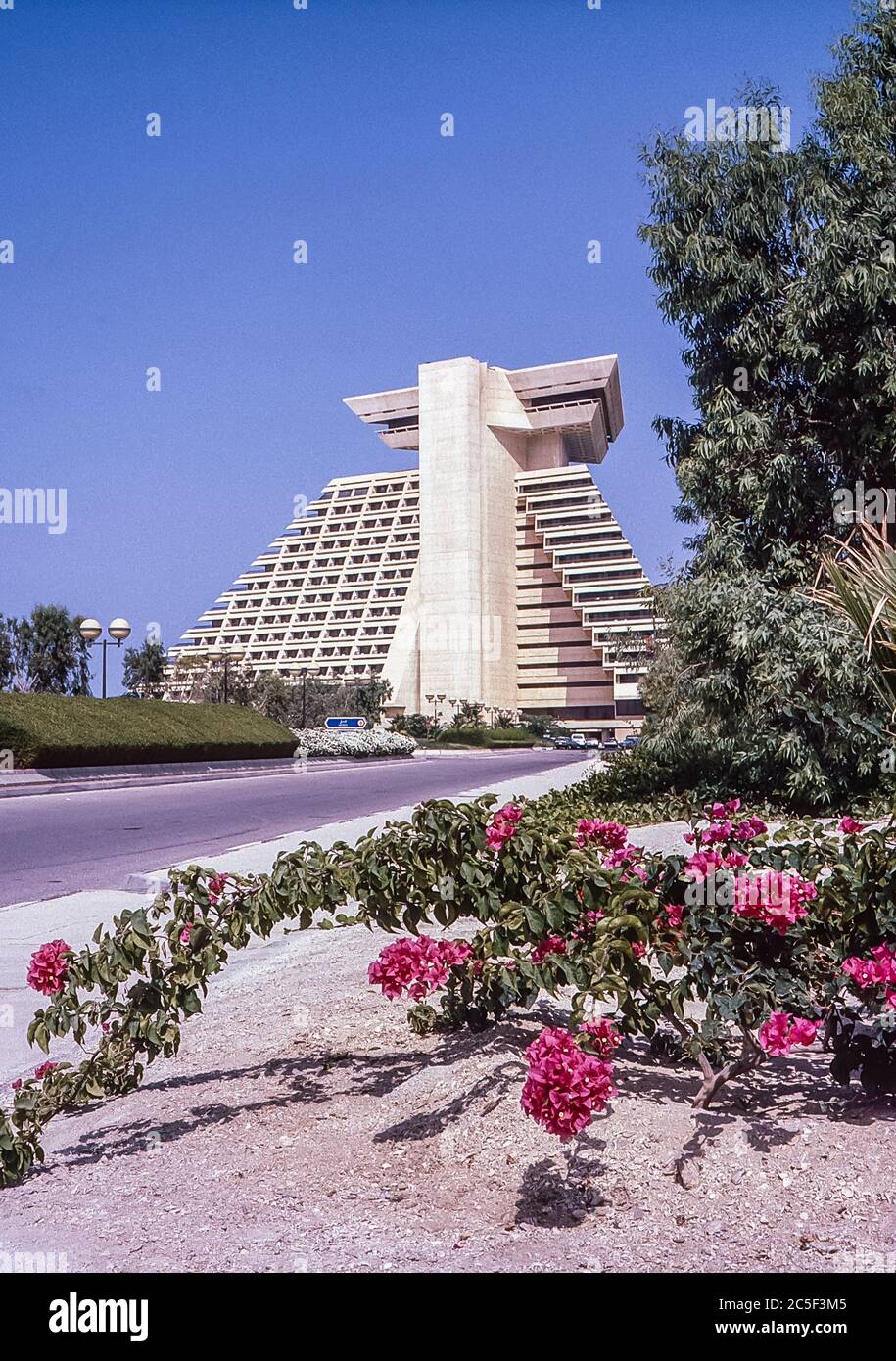 Corniche doha 1980s hi-res stock photography and images - Alamy