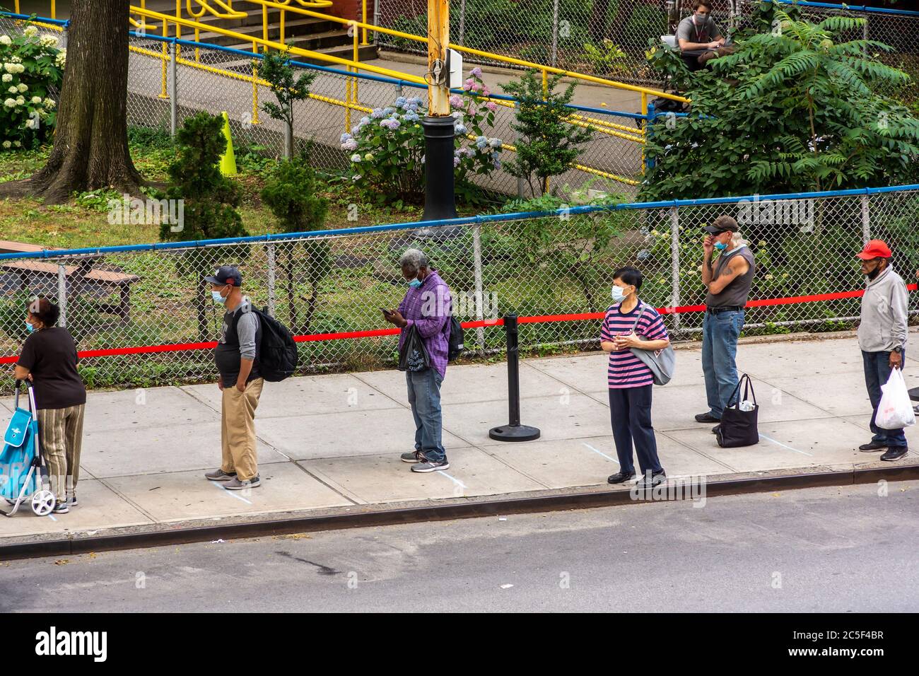 Homeless food line hi-res stock photography and images - Alamy