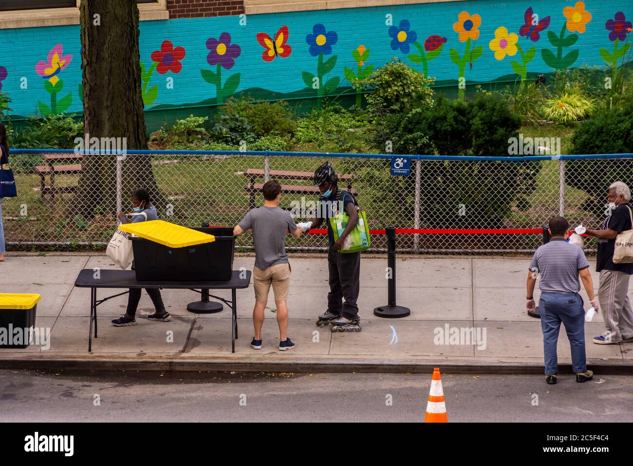 Homeless food line hi-res stock photography and images - Alamy