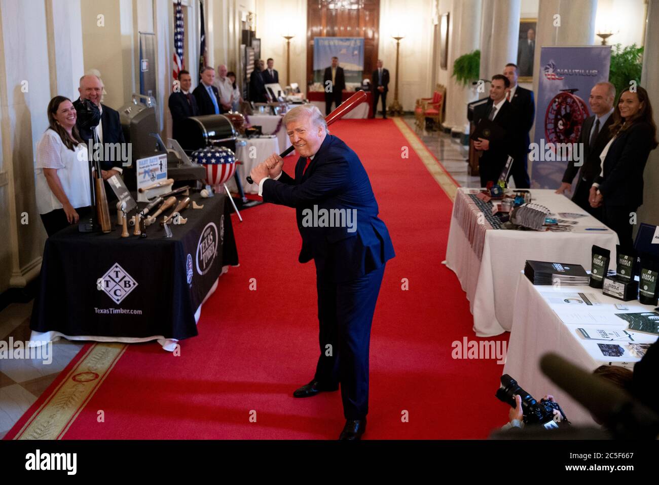 Donald trump participating event hi-res stock photography and images ...