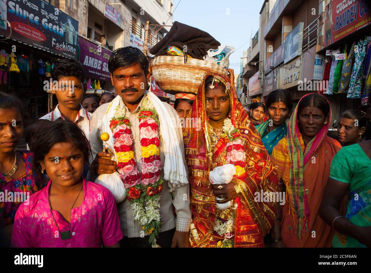 Indian wedding bride groom hi-res stock photography and images - Alamy