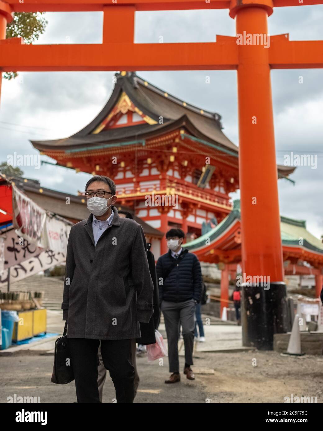 Kitsune mask hi-res stock photography and images - Alamy