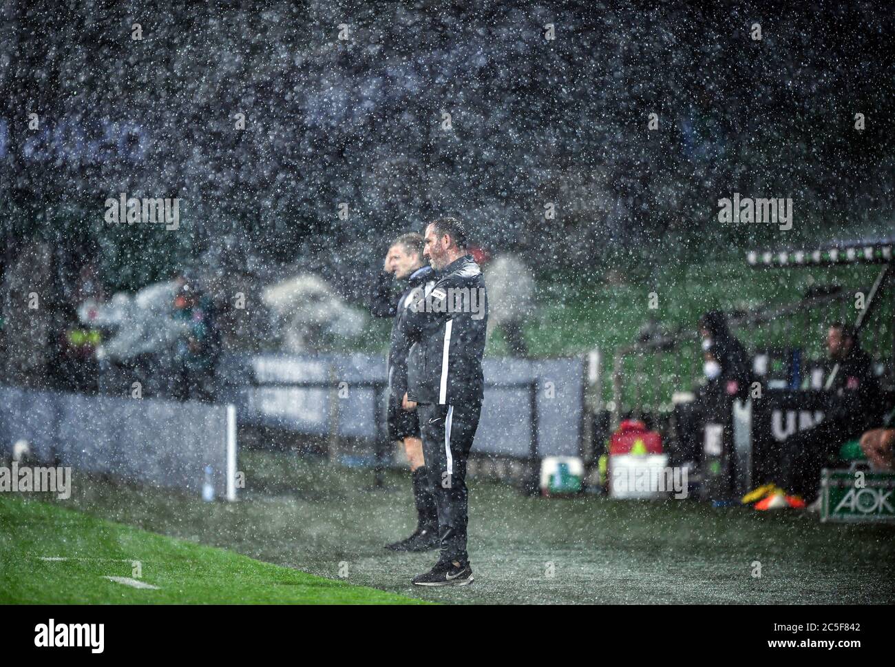 Football showers hi-res stock photography and images - Alamy