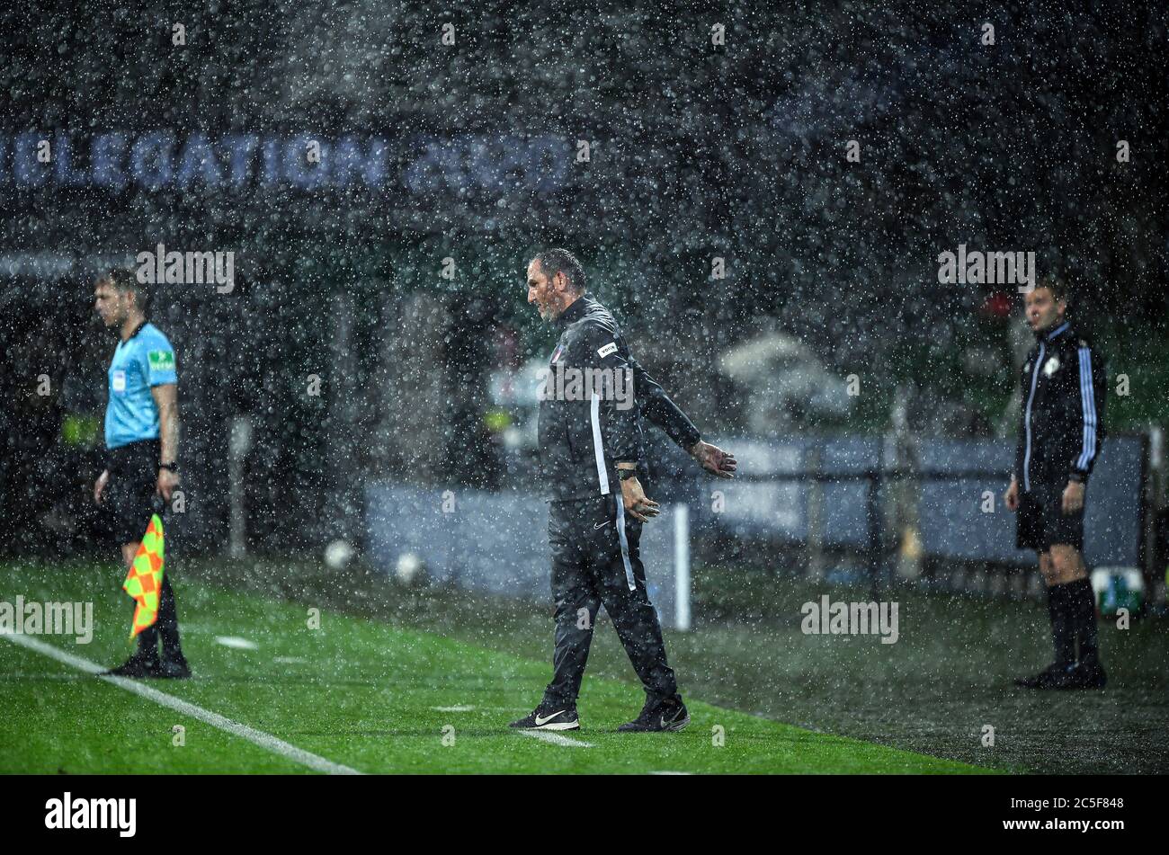 Football showers hi-res stock photography and images - Alamy