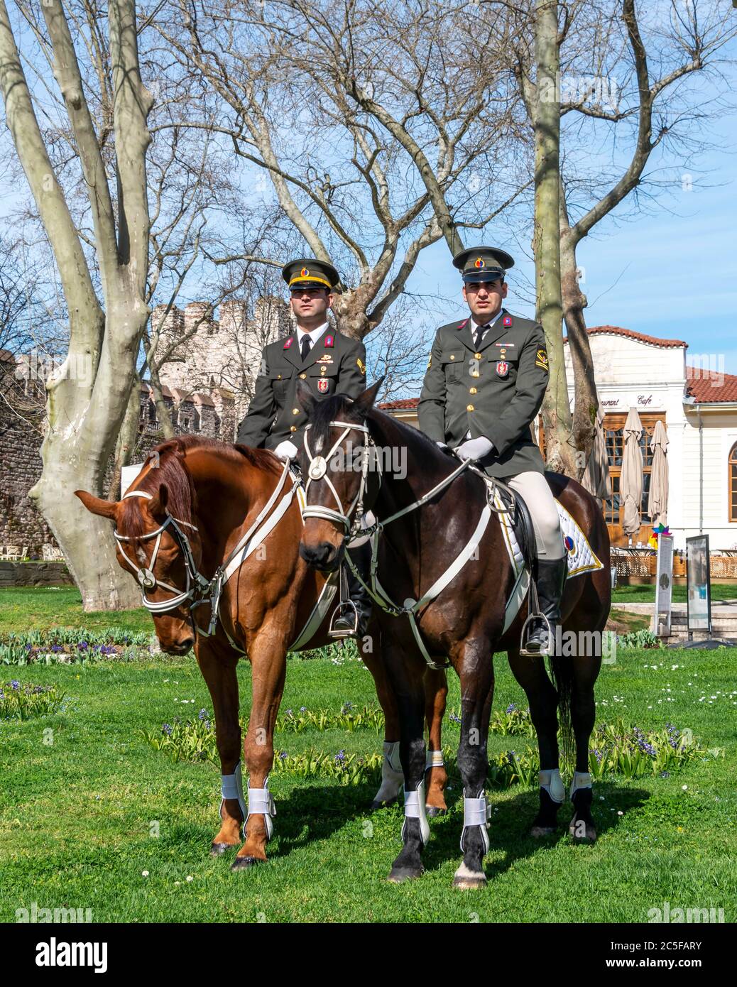 Two guard soldiers on horses in front of topkapi palace hi-res stock ... Two guard soldiers on horses in front of topkapi palace hi-res stock ...