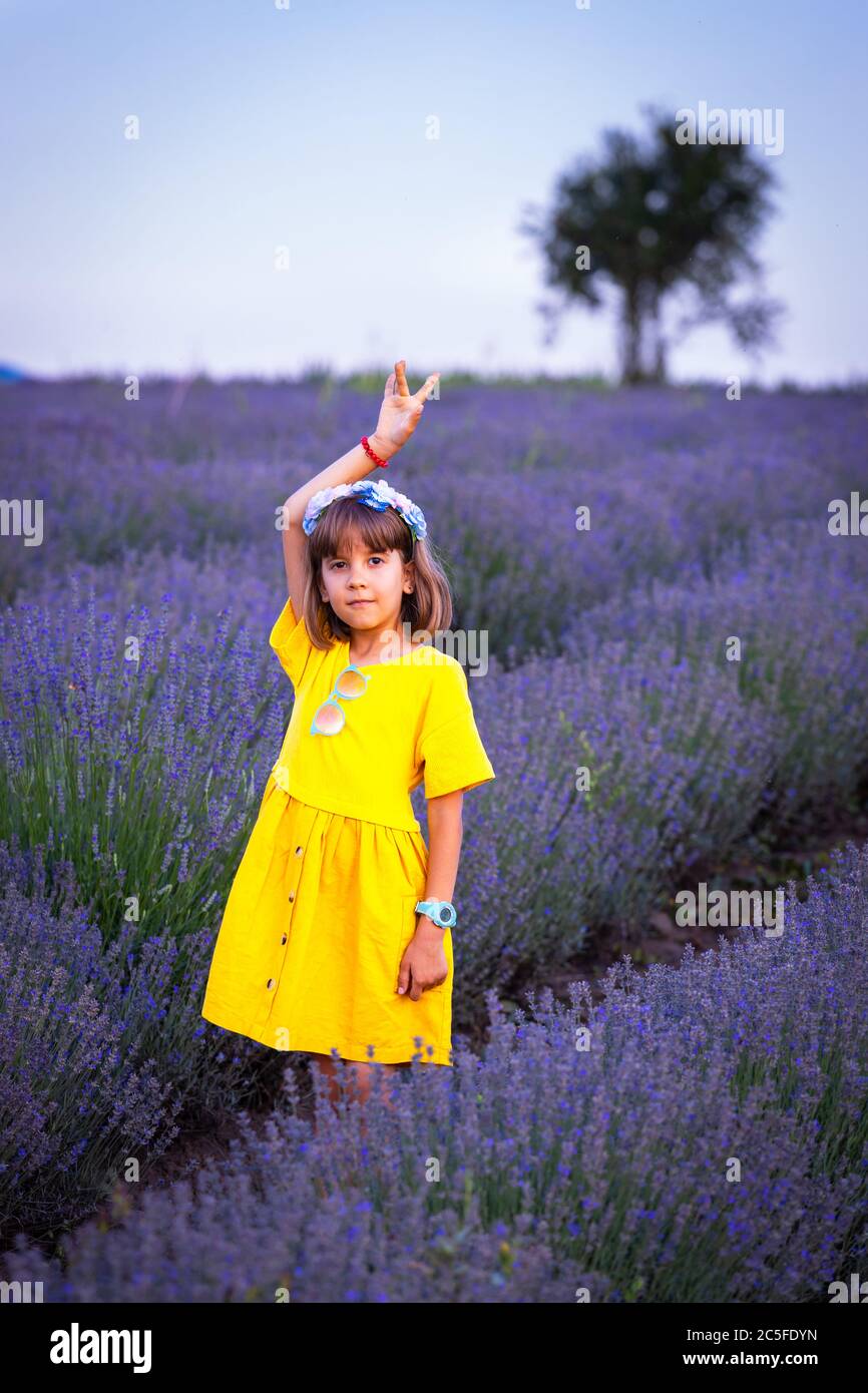 Girl in yellow dress hi-res stock photography and images - Alamy
