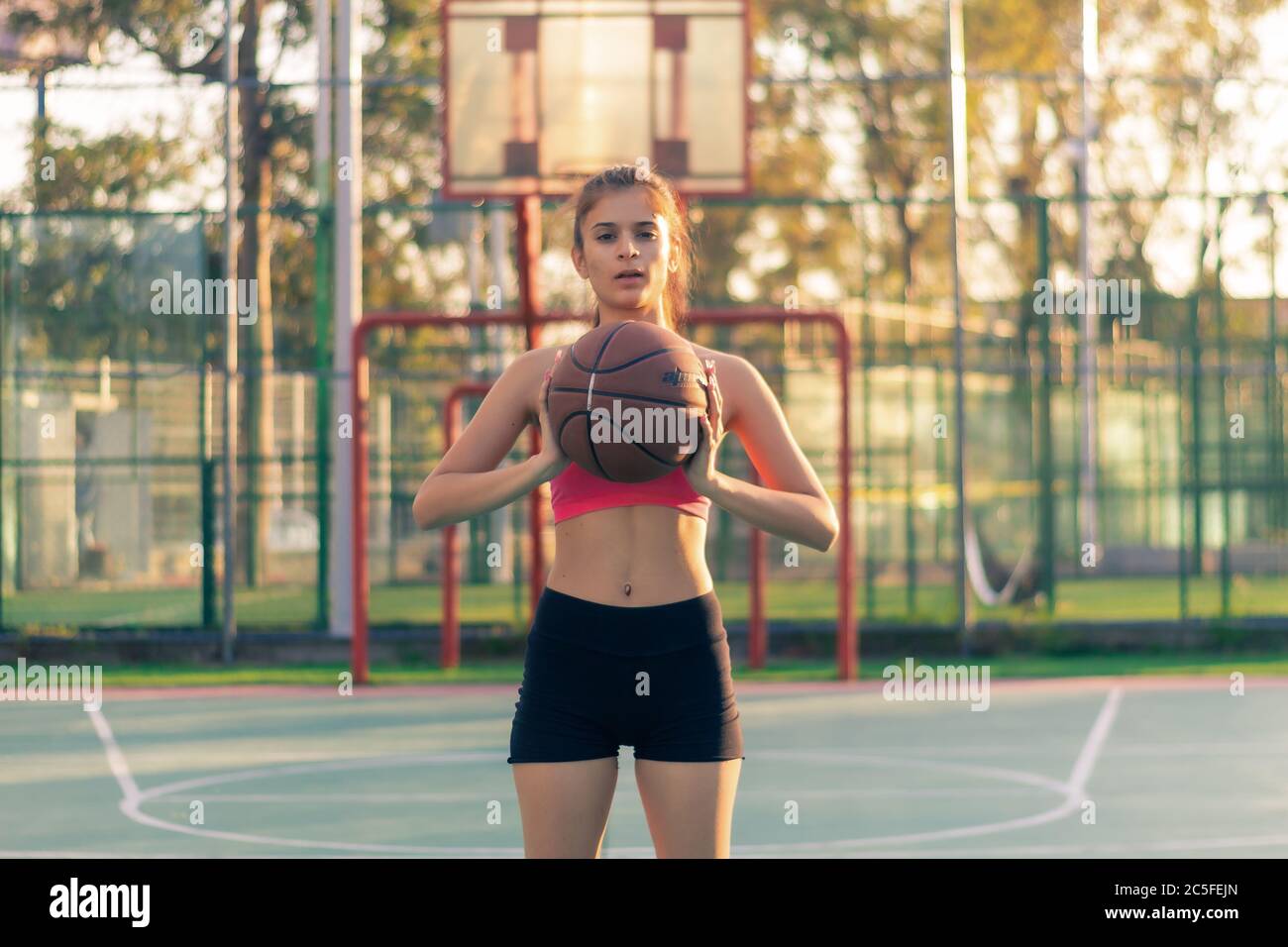 Mexican fitness girl playing basketball Stock Photo - Alamy