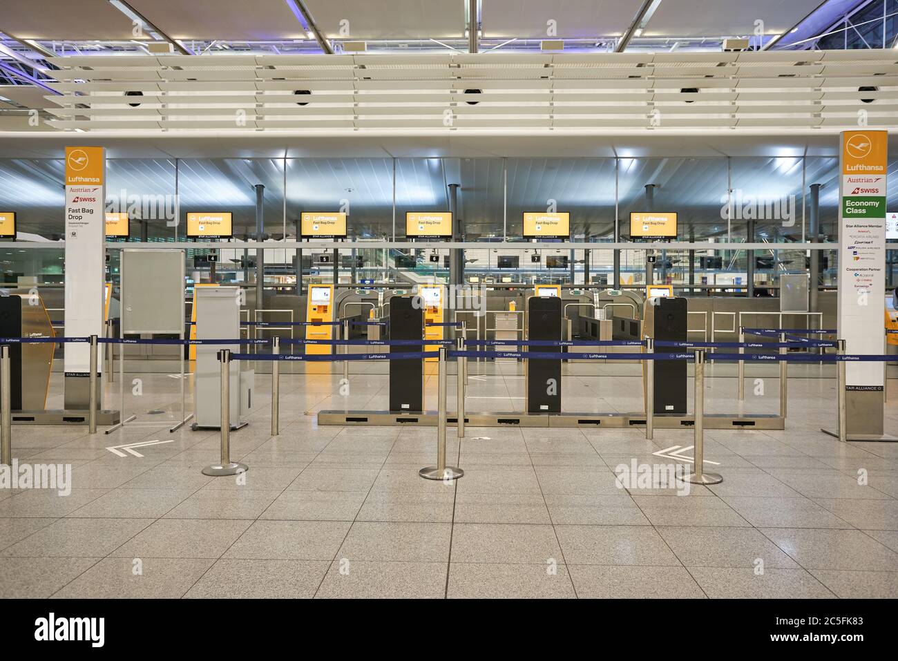 Fast checkin hi-res stock photography and images - Alamy